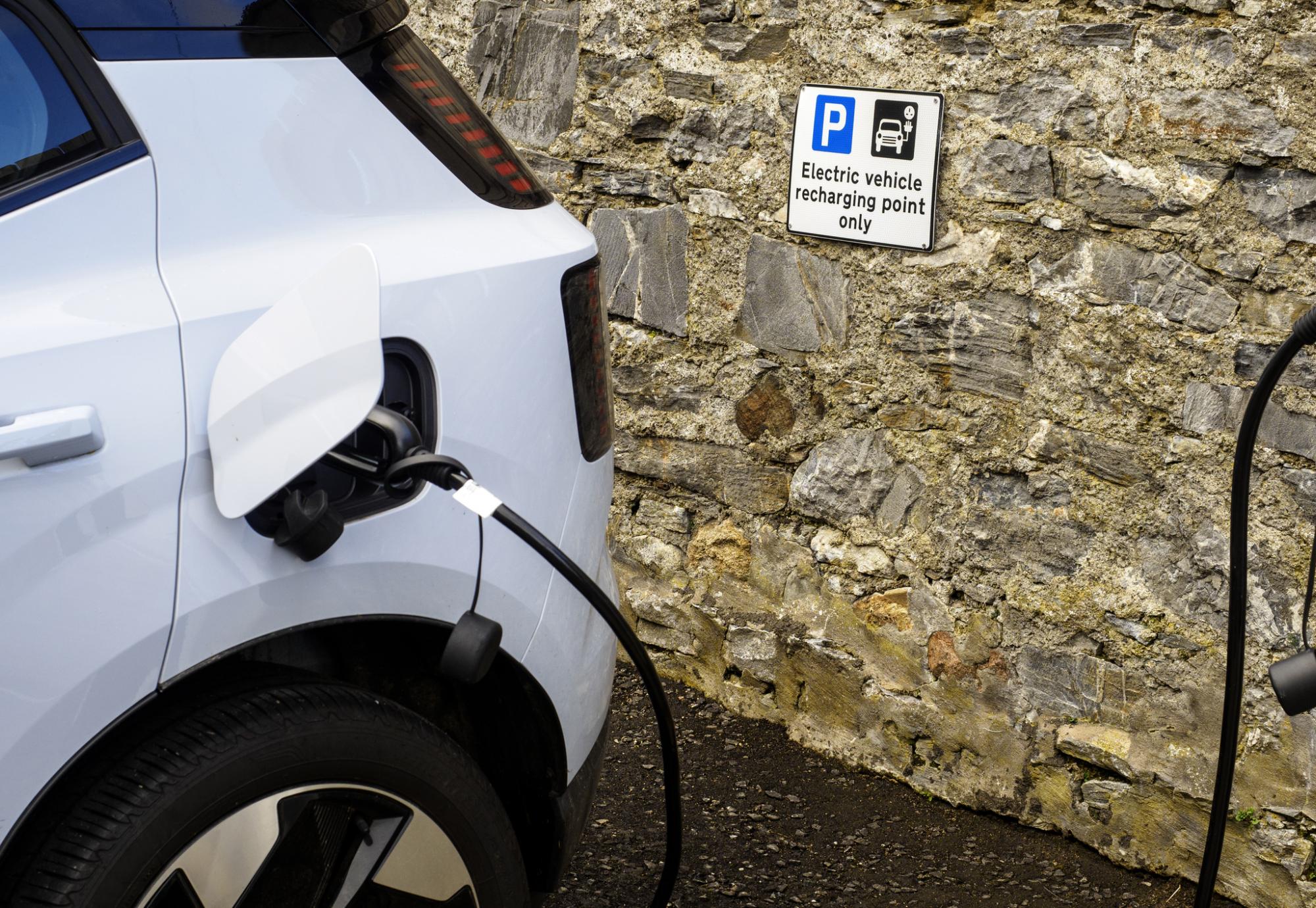 Government outlines plans to improve EV charging nationwide | Public Sector News